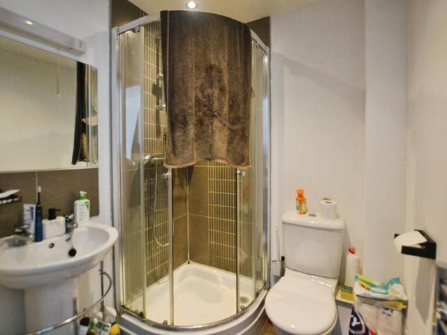 1 bedroom in a flat share to rent