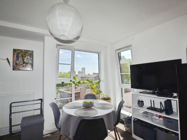 1 bedroom in a flat share to rent