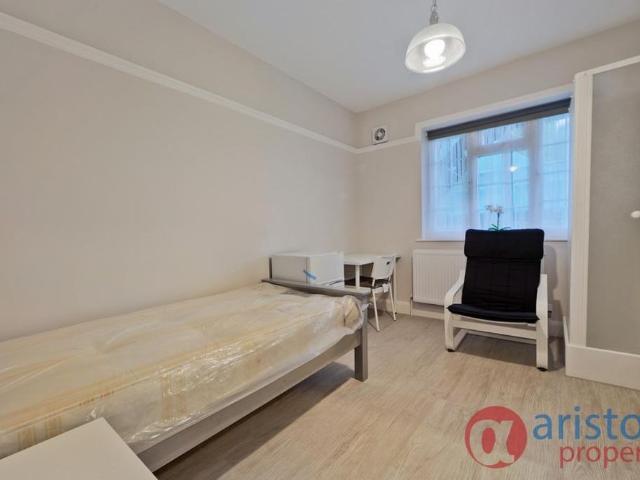 1 bedroom in a flat share to rent