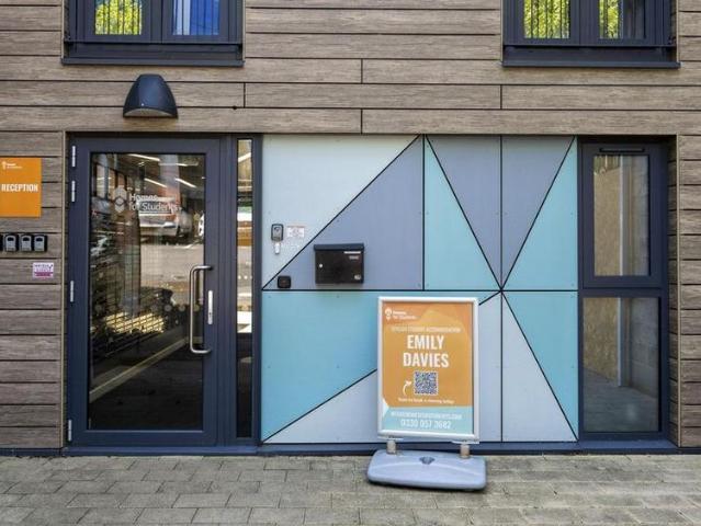 1 bedroom in a flat share to rent