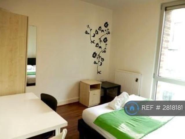 1 bedroom in a flat share to rent