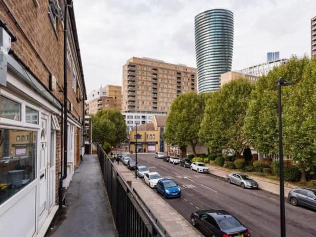 1 bedroom in a flat share to rent