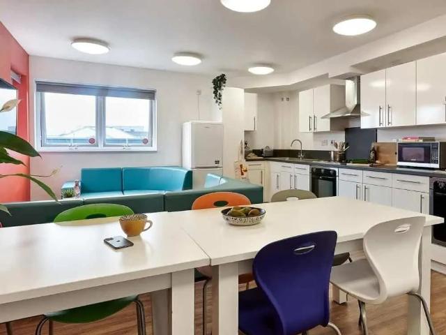 1 bedroom in a flat share to rent