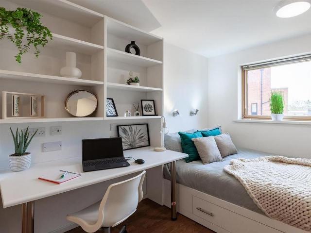 1 bedroom in a flat share to rent
