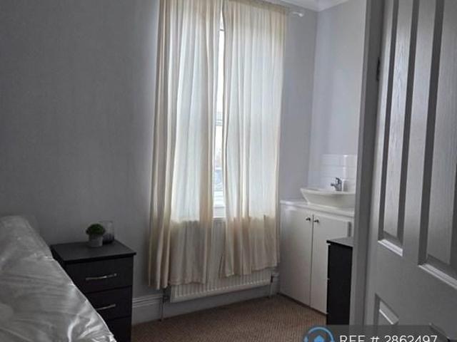 1 bedroom in a flat share to rent