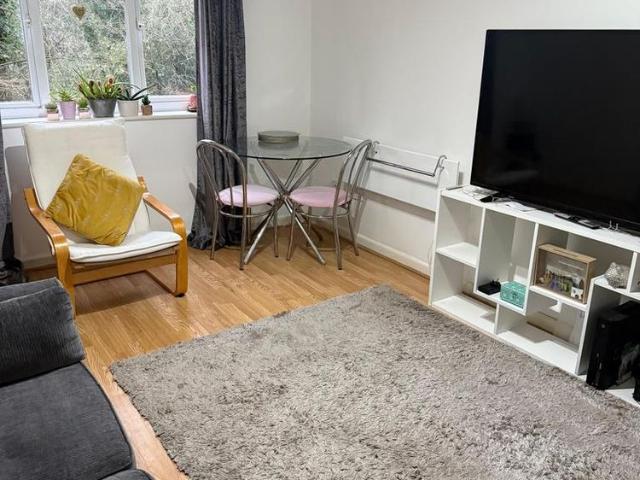 1 bedroom in a flat share to rent