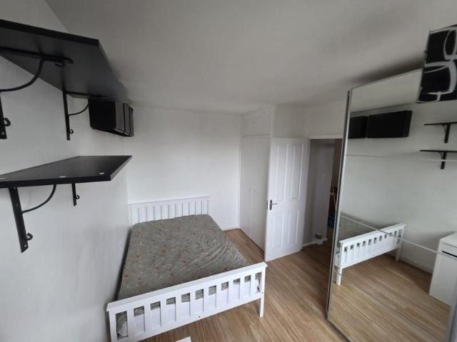 1 bedroom in a flat share to rent