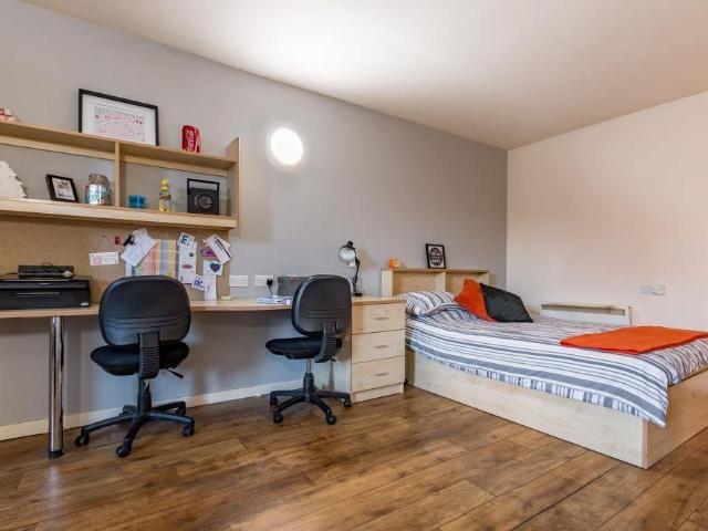 1 bedroom in a flat share to rent