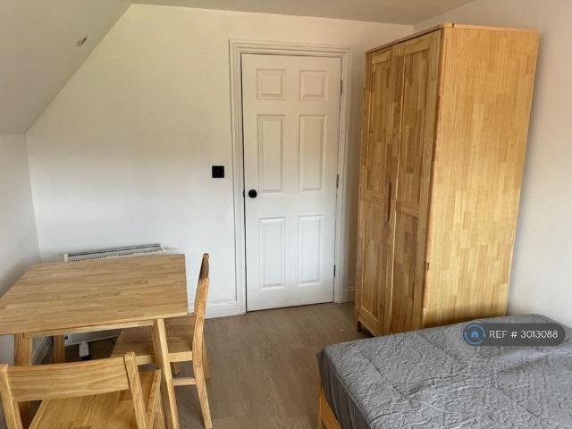 1 bedroom in a flat share to rent