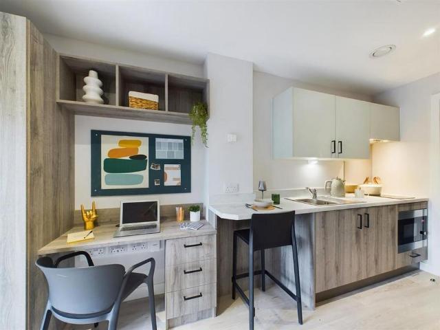 1 bedroom in a flat share to rent