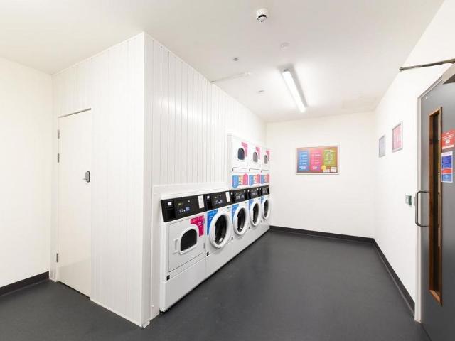 1 bedroom in a flat share to rent