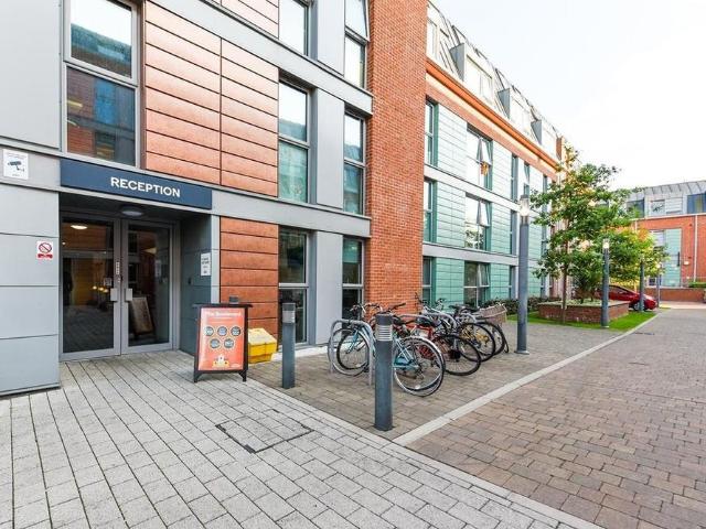 1 bedroom in a flat share to rent