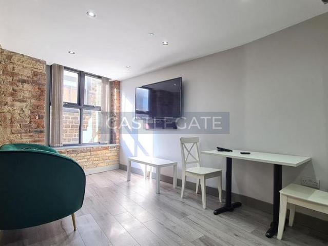 1 bedroom in a flat share to rent