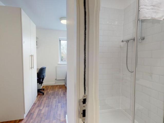1 bedroom in a flat share to rent