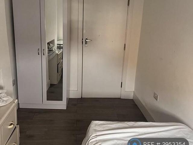1 bedroom in a flat share to rent