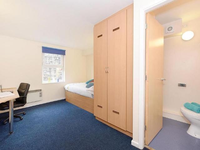 1 bedroom in a flat share to rent