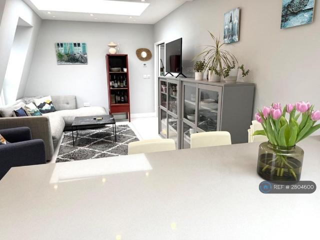 1 bedroom in a flat share to rent