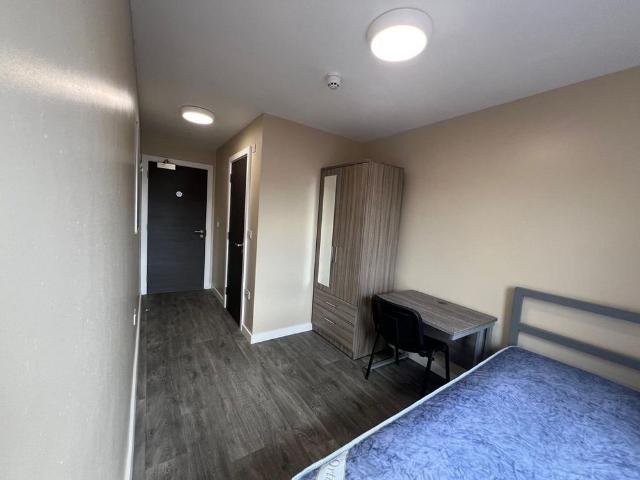 1 bedroom in a flat share to rent
