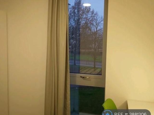 1 bedroom in a flat share to rent