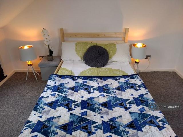 1 bedroom in a flat share to rent