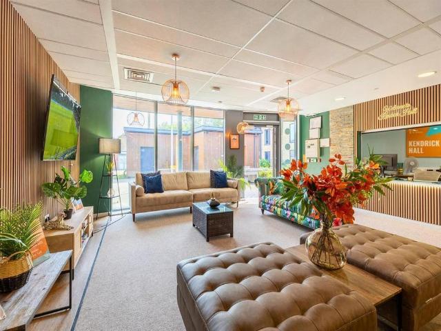1 bedroom in a flat share to rent