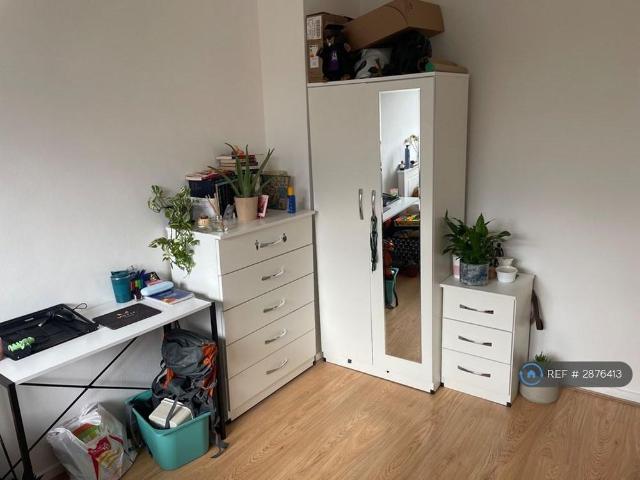 1 bedroom in a flat share to rent
