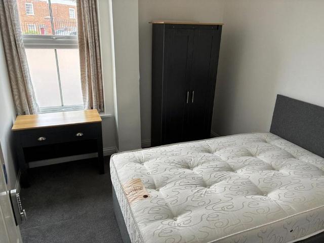 1 bedroom in a flat share to rent