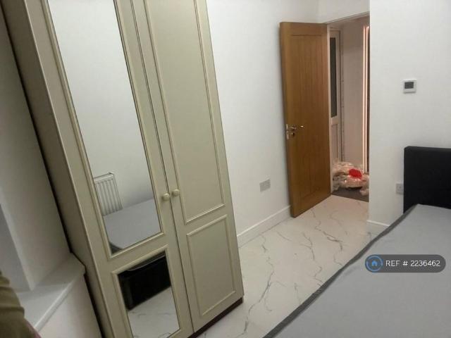 1 bedroom in a flat share to rent