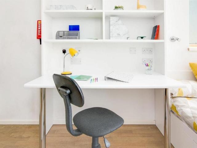 1 bedroom in a flat share to rent