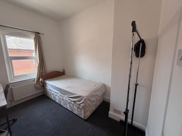 1 bedroom in a flat share to rent