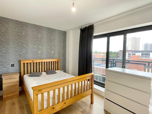 1 bedroom in a flat share to rent