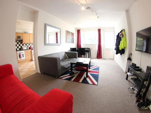 1 bedroom in a flat share to rent