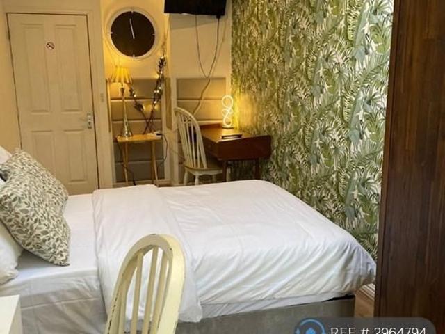 1 bedroom in a flat share to rent