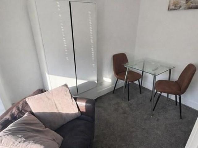 1 bedroom in a flat share to rent