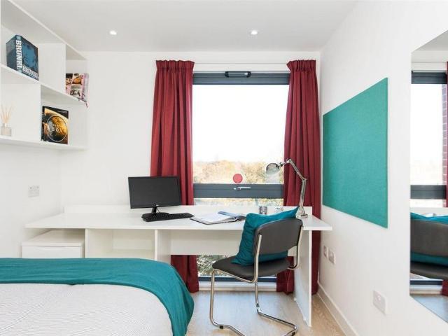 1 bedroom in a flat share to rent