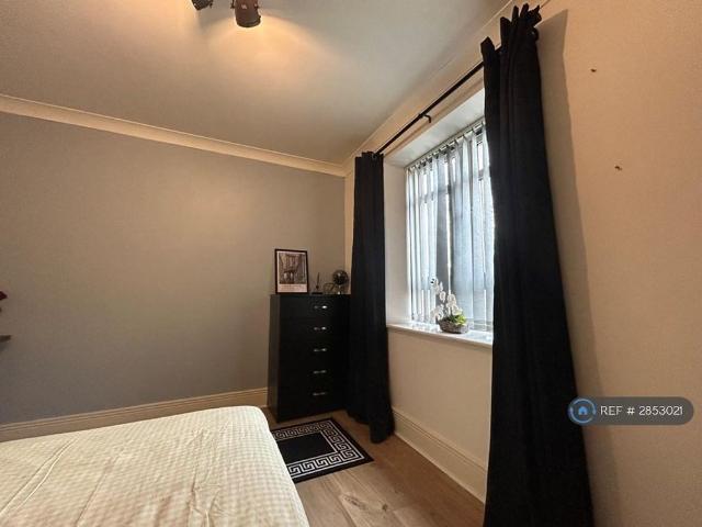 1 bedroom in a flat share to rent