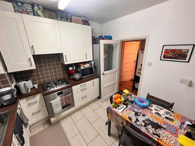 1 bedroom in a flat share to rent