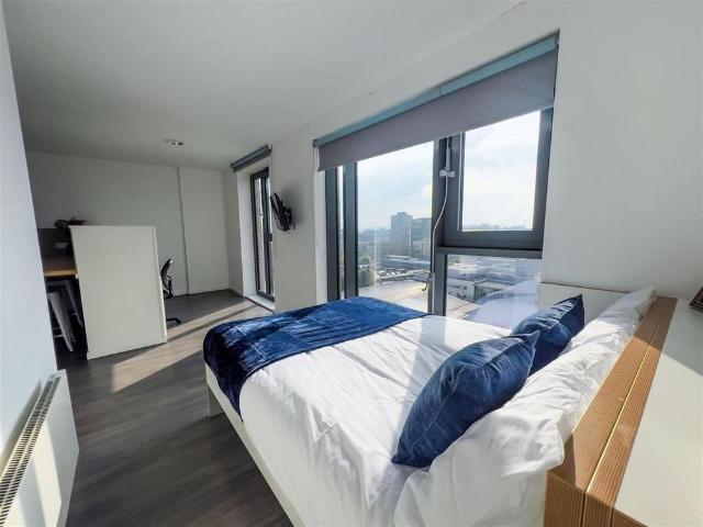 1 bedroom in a flat share to rent