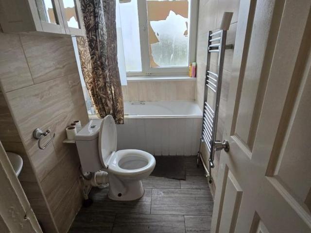 1 bedroom in a flat share to rent