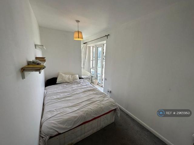 1 bedroom in a flat share to rent