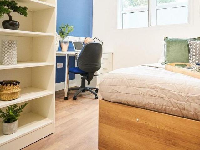 1 bedroom in a flat share to rent