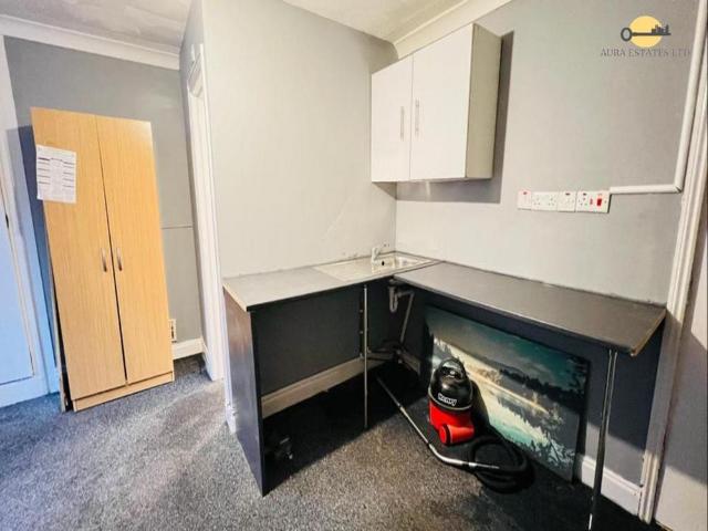 1 bedroom in a flat share to rent