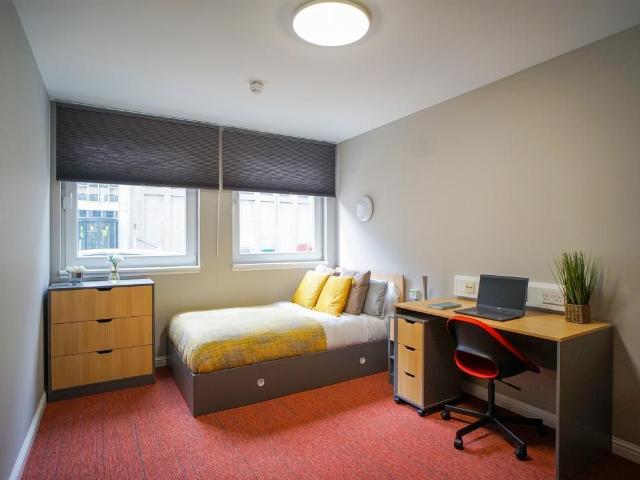1 bedroom in a flat share to rent