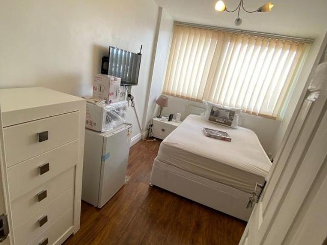 1 bedroom in a flat share to rent
