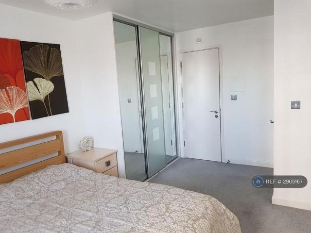 1 bedroom in a flat share to rent