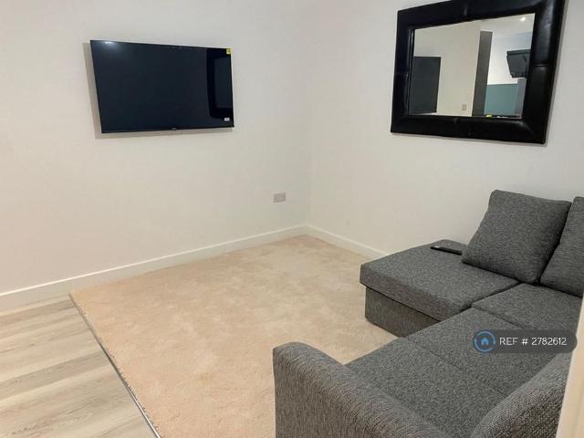1 bedroom in a flat share to rent