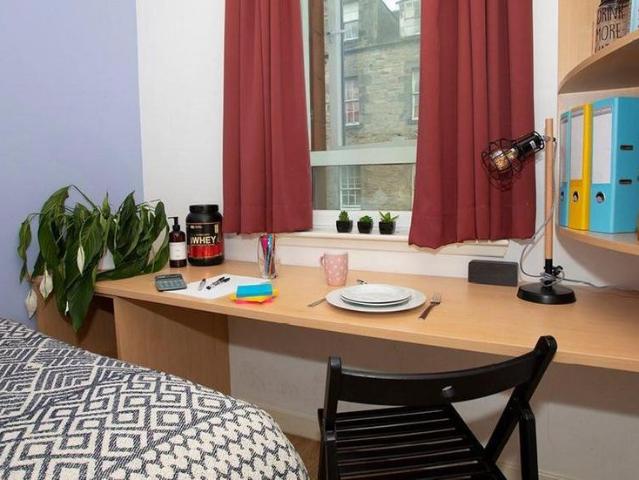 1 bedroom in a flat share to rent
