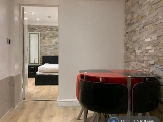1 bedroom in a flat share to rent