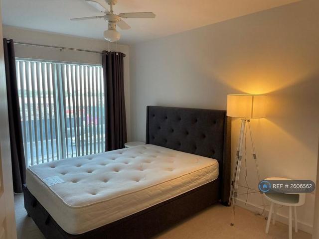1 bedroom in a flat share to rent