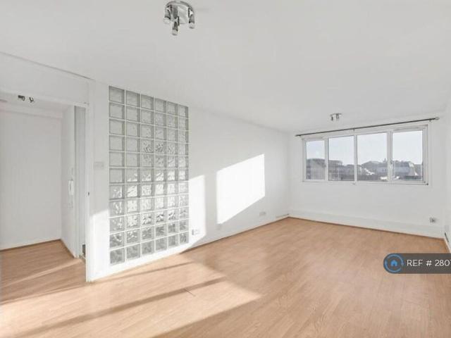 1 bedroom in a flat share to rent